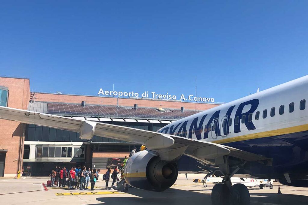 How to get from Venice to Treviso Airport 2025 (All 5 Options)